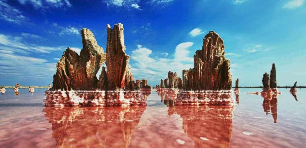 Pink lake in Ukraine attracts visitors for beauty, therapeutic healing ...